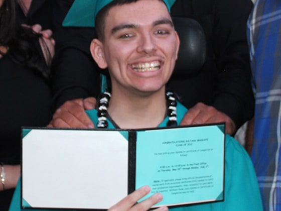 Paralyzed teen lives dream of walking at graduation