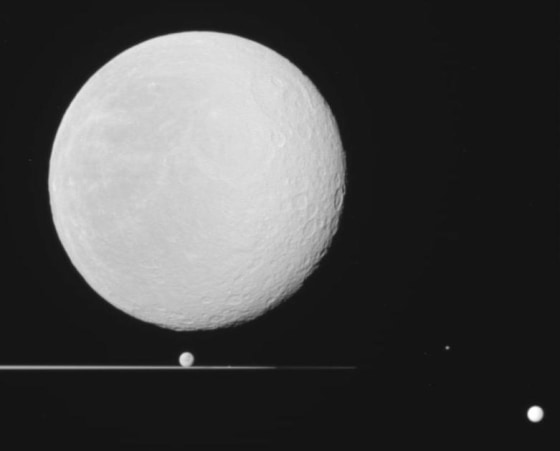 It's a Saturnian moonapalooza!