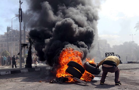 Egyptian protesters battle police in Port Said