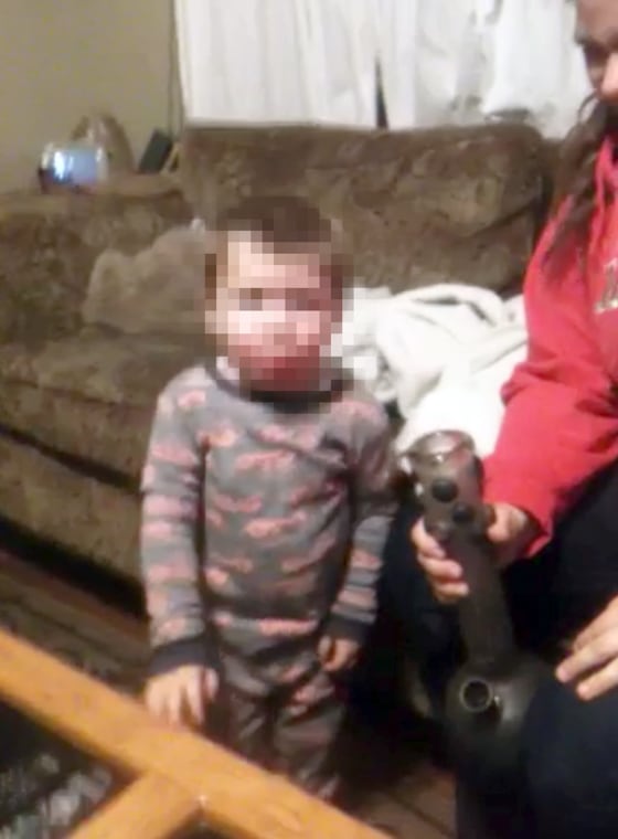 Mom allegedly let toddler do bong hit