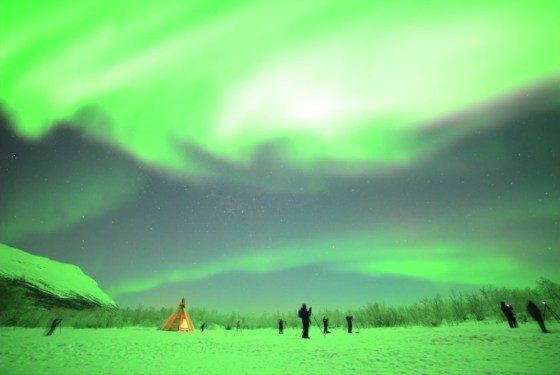These northern lights get so bright that they're overexposed