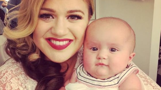 Kelly Clarkson shares adorable Instagram with her baby girl