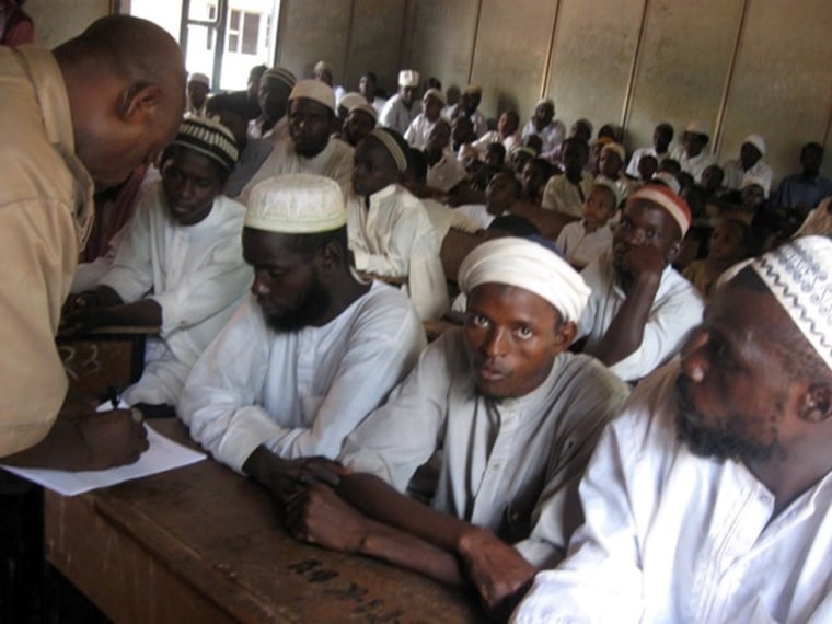Nigeria raids Islamic sect, detains hundreds