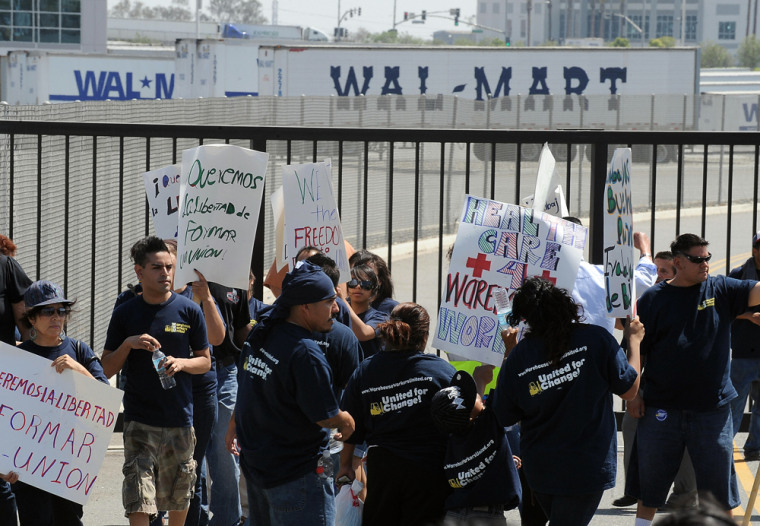 Wal-Mart CEO faces union push from workers