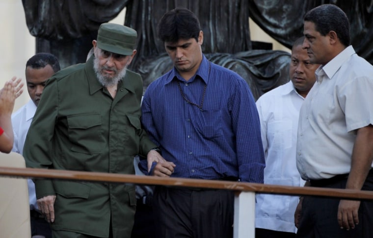 Castro comeback? Fidel dons military uniform for speech