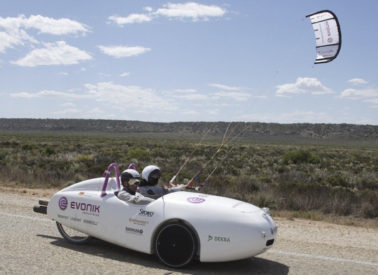 Kite, portable wind turbine power this car