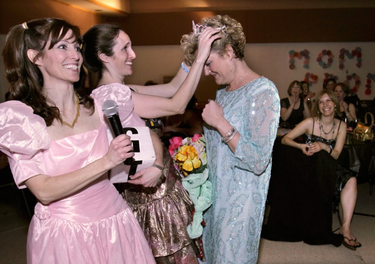 Moms relive prom night — for charity