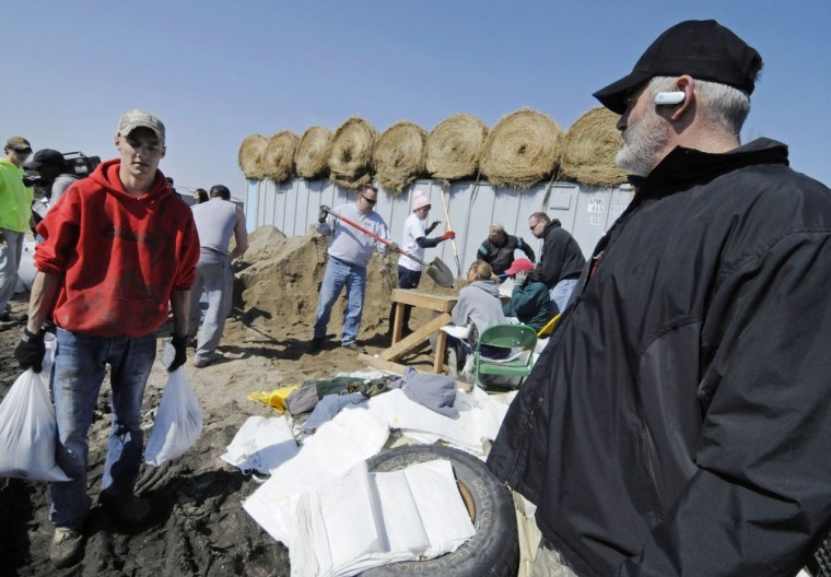 Volunteers help family after farmer dies sandbagging