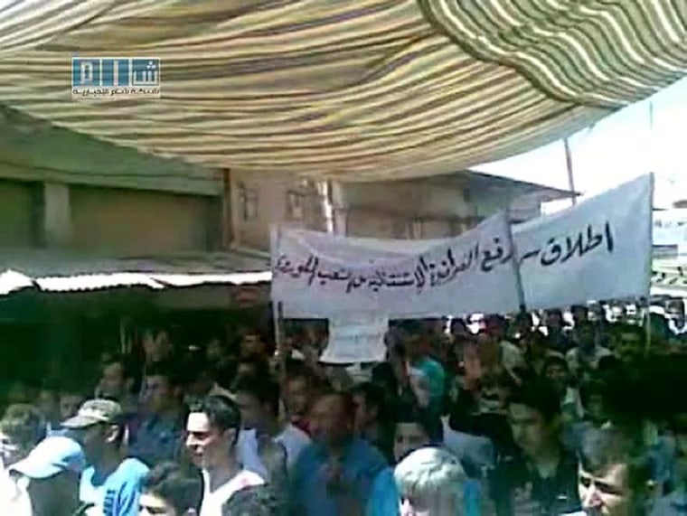 Syrian forces fire on demonstrators