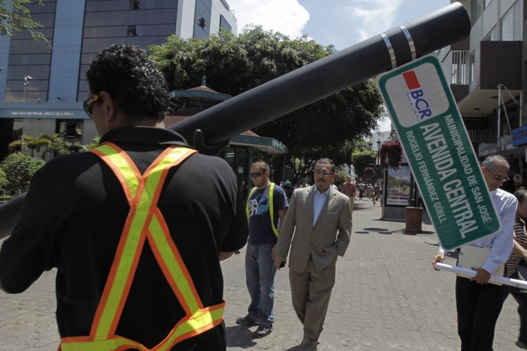San Jose, Costa Rica installs its first street signs