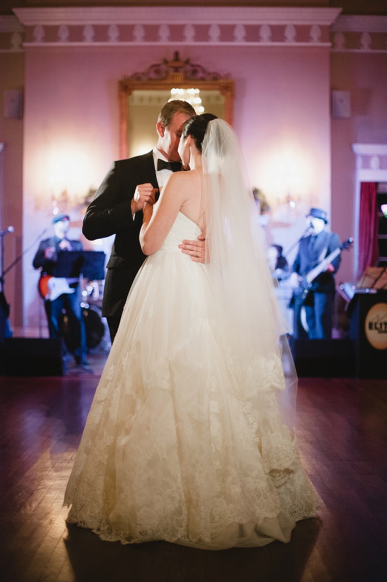 Romantic real wedding in Pittsburgh stays 'simple, traditional'