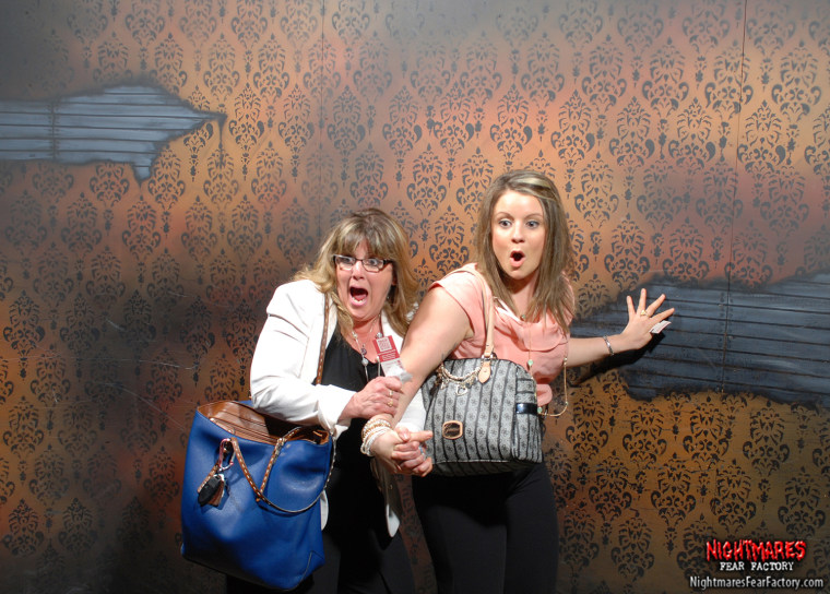 Faces of fear: 30 amazing haunted house reactions