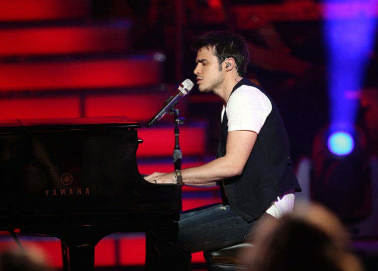 Kris Allen plays it cool