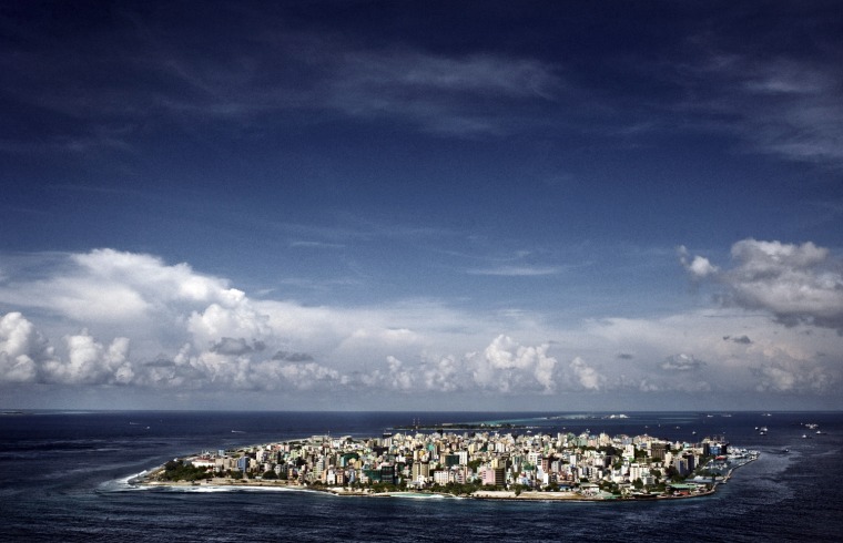 Rising ocean levels threaten Maldives