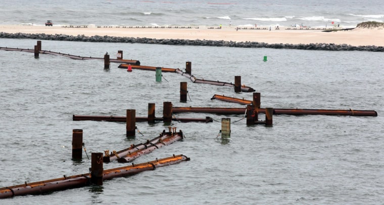 Deepwater Horizon rig oil hits land