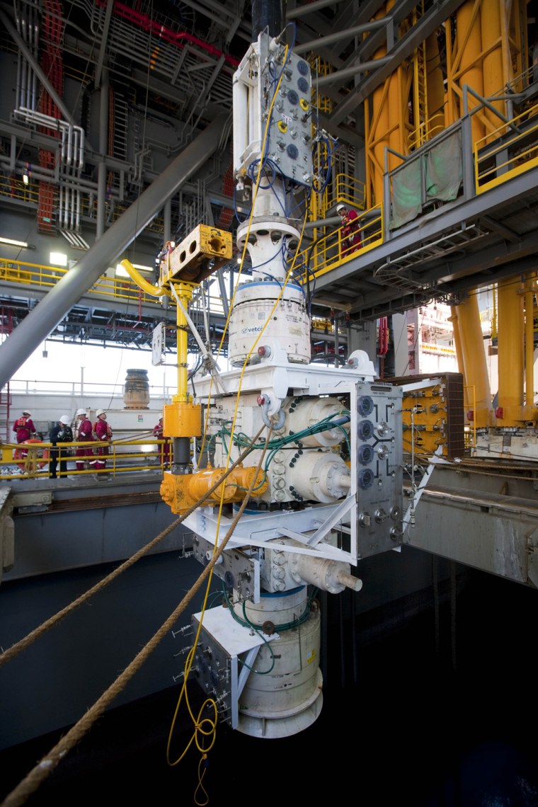 Deepwater Horizon rig oil hits land