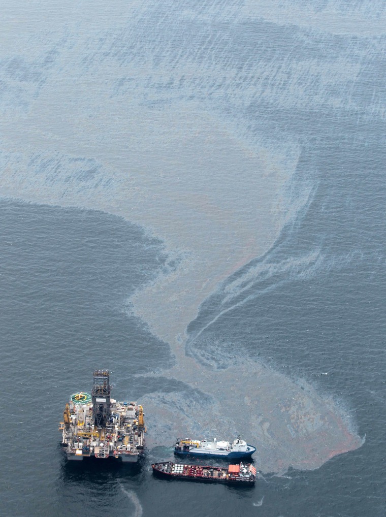 Deepwater Horizon rig oil hits land