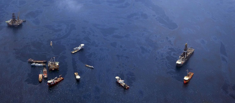 Deepwater Horizon rig oil hits land