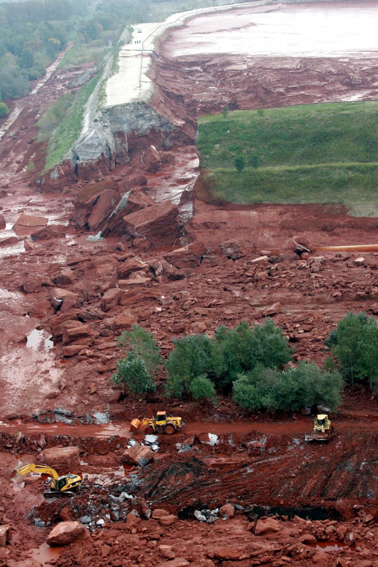 Toxic red sludge floods towns near Budapest