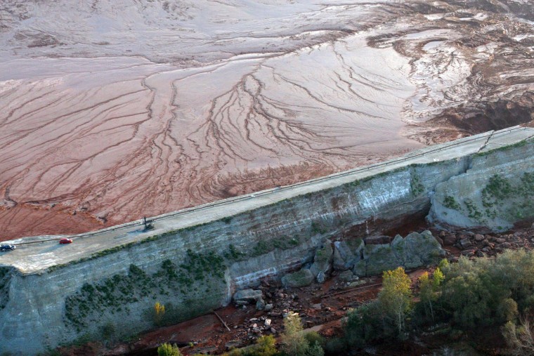 Toxic red sludge floods towns near Budapest