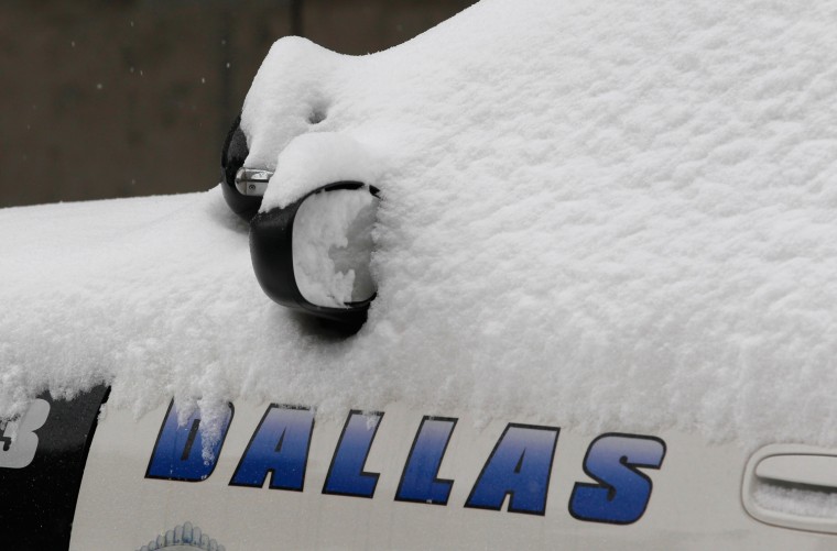Snow and ice hits Dallas-Fort Worth metroplex