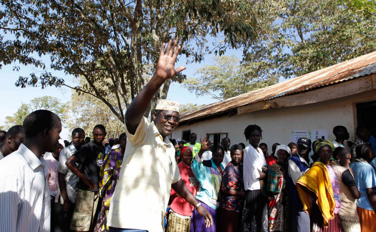 Kenyans vote in crucial election
