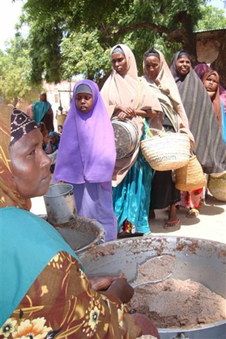 U.N. stops food aid to 1 million in Somalia
