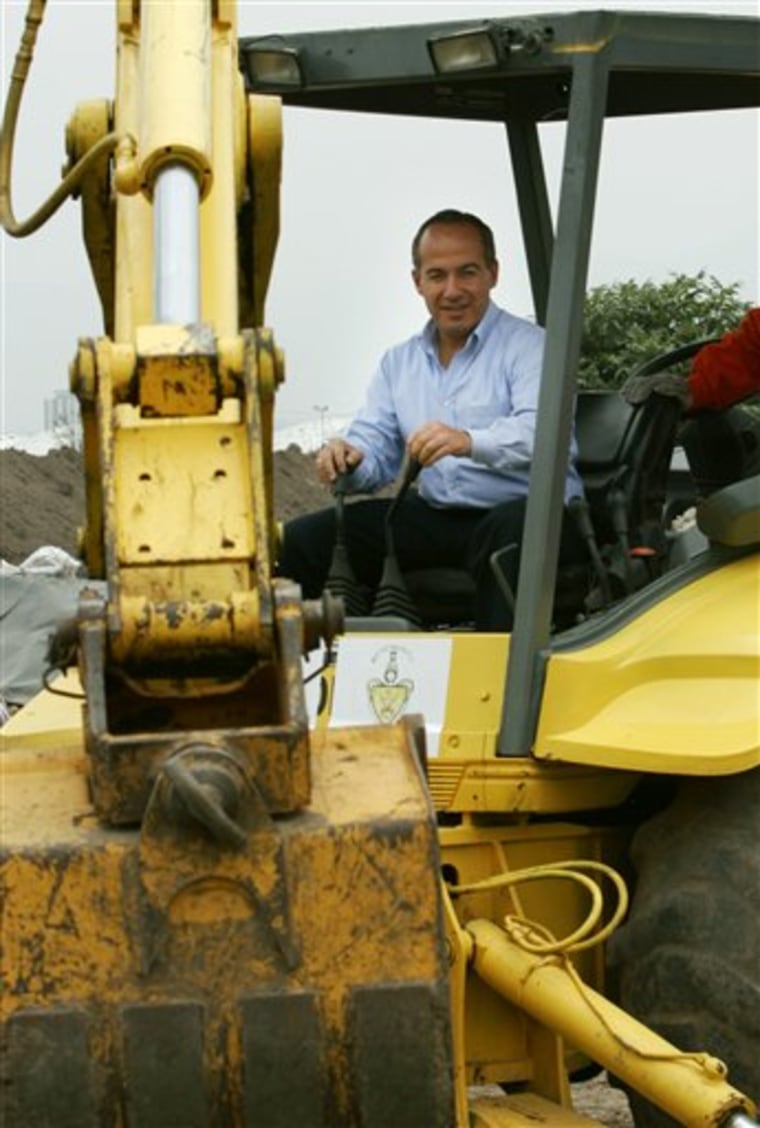 Mexicans back leader’s drug war tack, poll finds