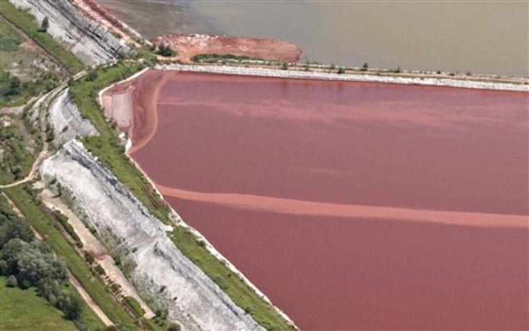 Photo shows trouble at toxic sludge pool months earlier