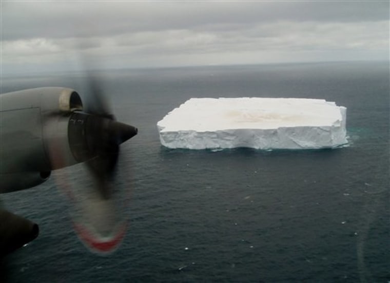 100 icebergs floating off New Zealand