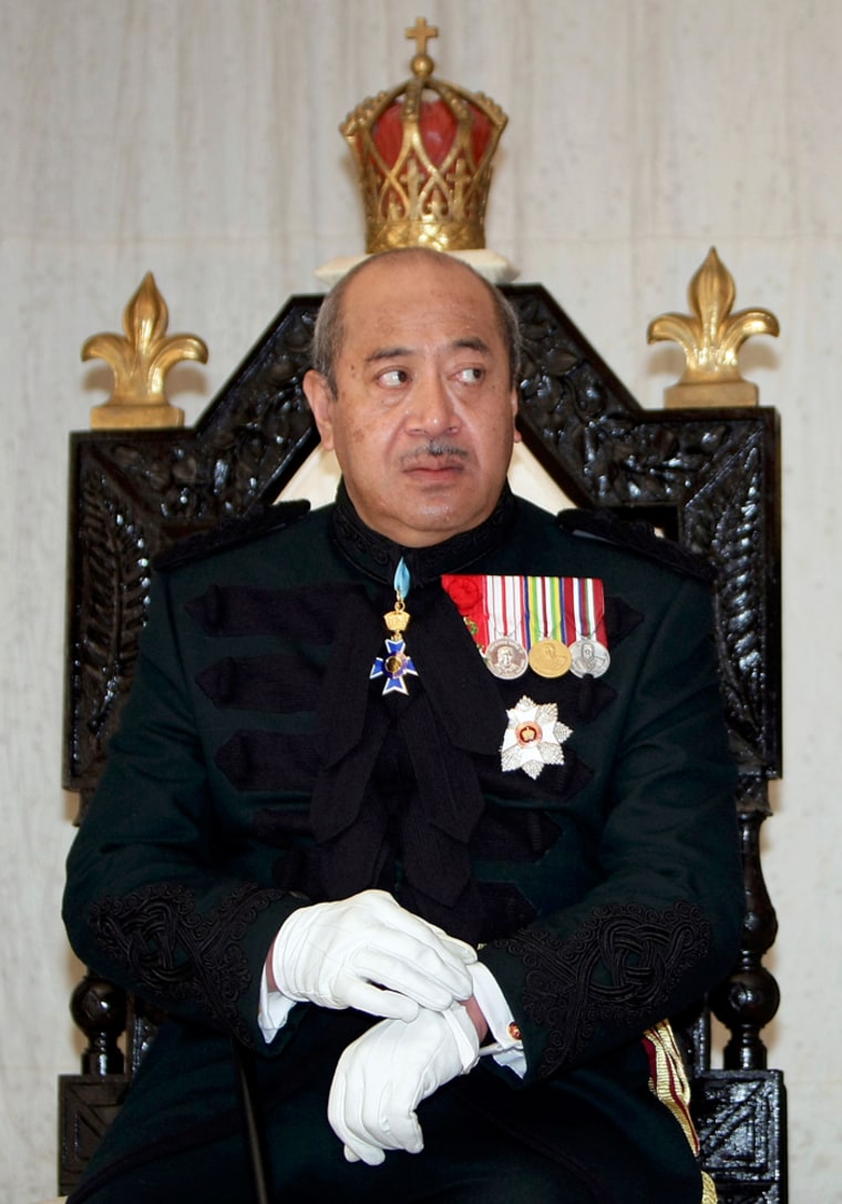 Tongan king crowned in Christian ceremony