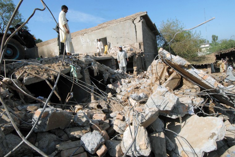 Pakistan suicide blast death toll reaches 35