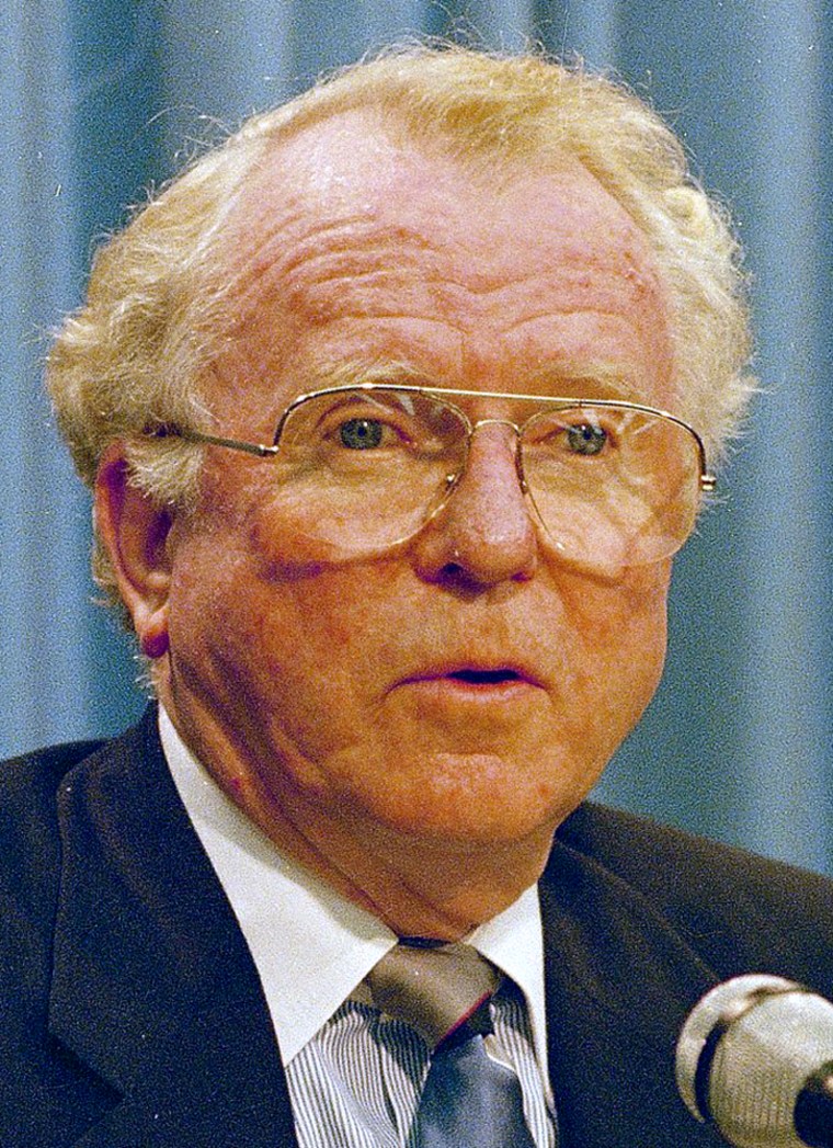 Former GM chairman, CEO Roger Smith dies