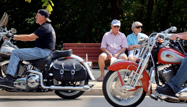 Motorcyle makers rev up for cruiser battle