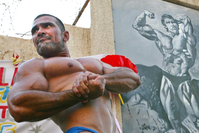 Iraqis pump, flex to honor Schwarzenegger