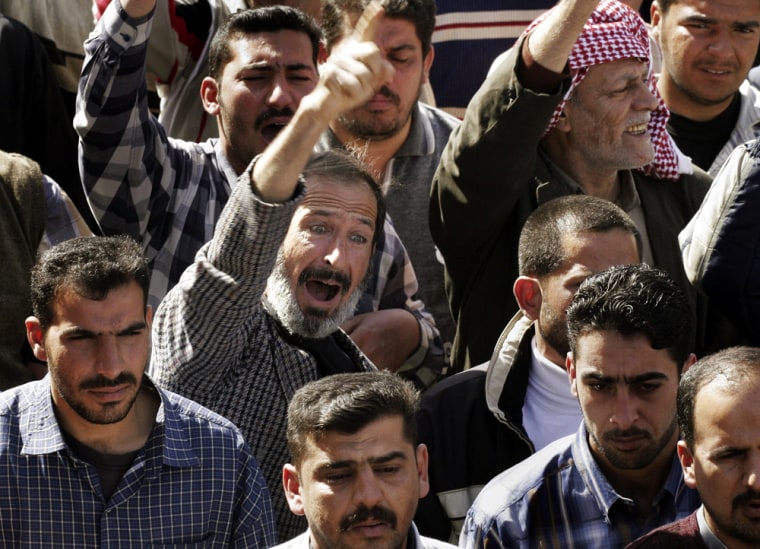 Iraqis increasingly turn anger on insurgents