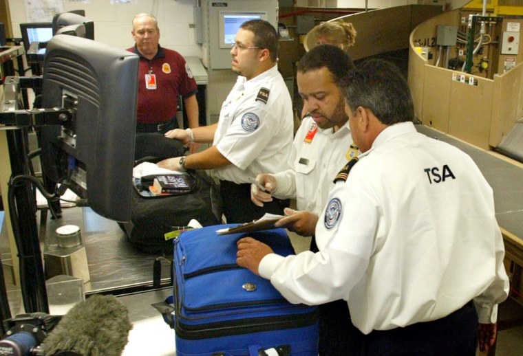 Government plans to shuffle airport screeners