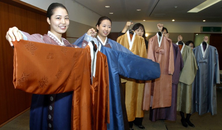 Silk robes, fiery food on the menu at APEC