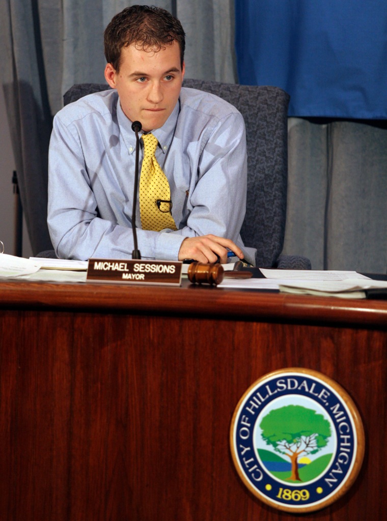 High school student, 18, sworn in as mayor