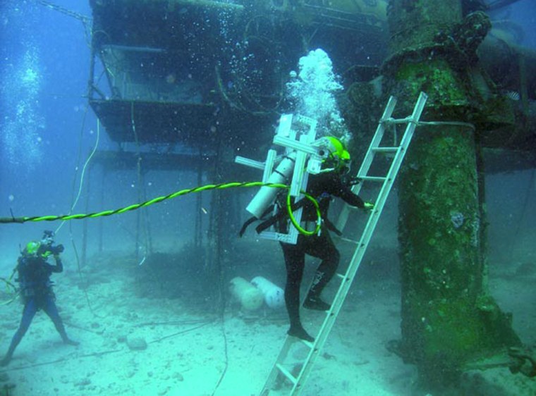 Aquanauts test spacesuits on ocean floor