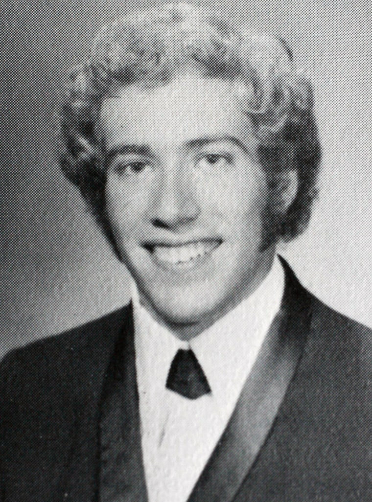 Former top CIA official, contractor indicted