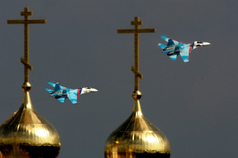 Plane makers seal deals at Moscow air show