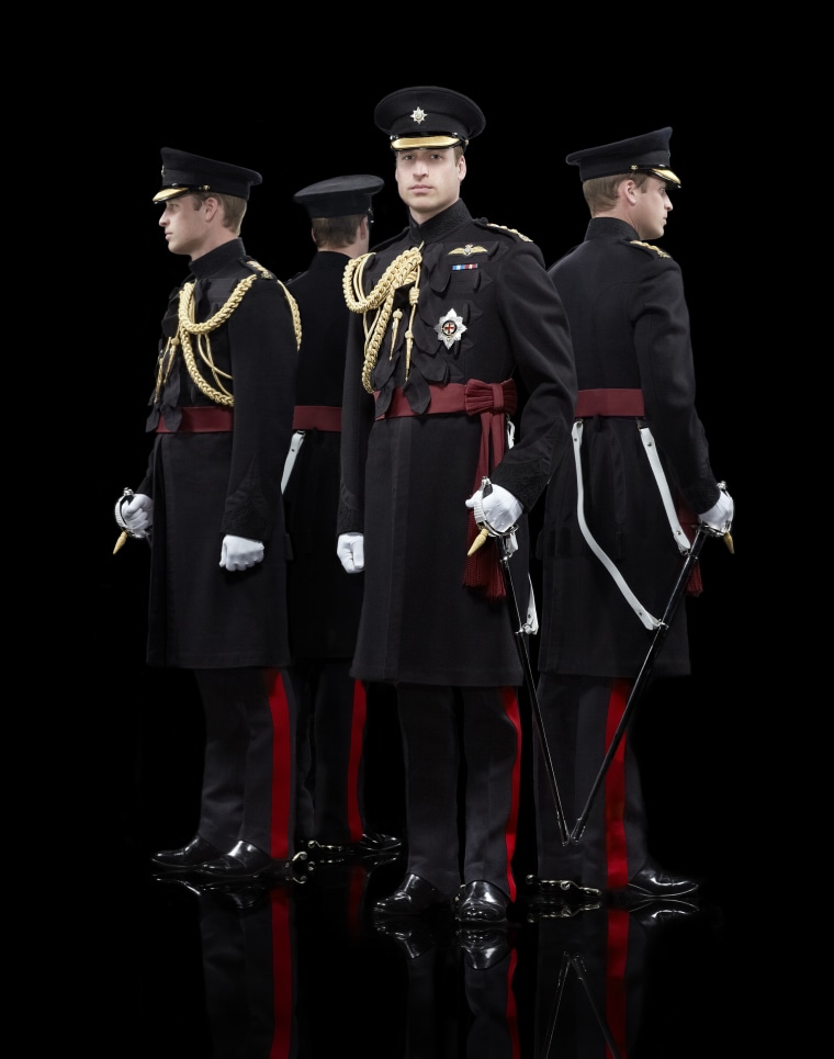 Prince William, Queen Elizabeth and other royals pose for striking new ...