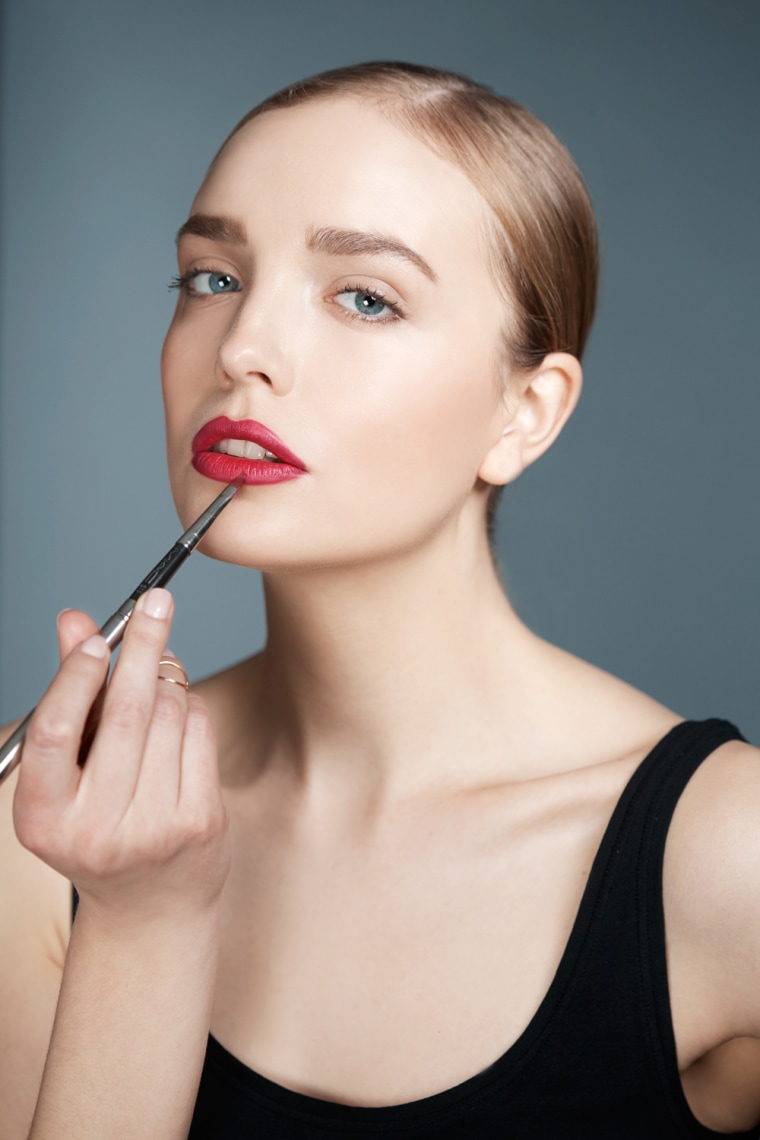 Chic and sophisticated makeup for an artsy museum date