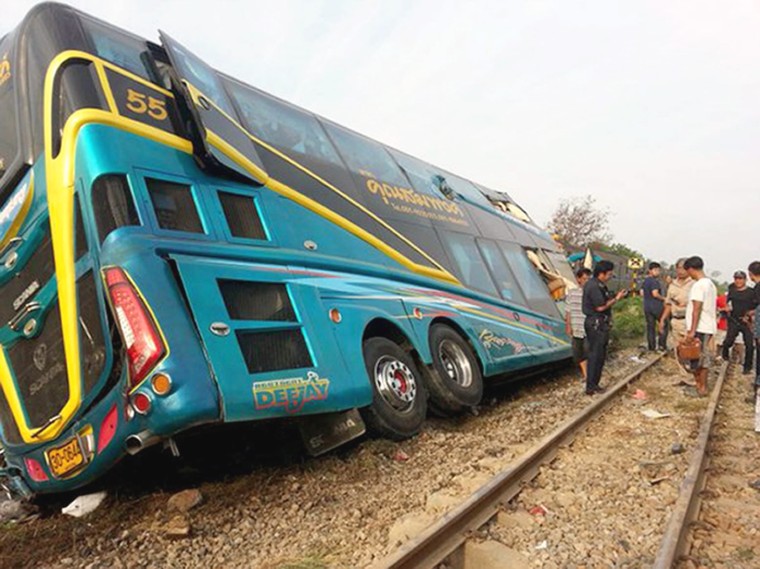 Train Hits Bus in Thailand, Killing Three and Wounding Dozens