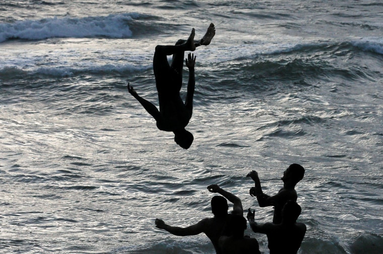 Sunday in Pictures: A Nation Mourns and More