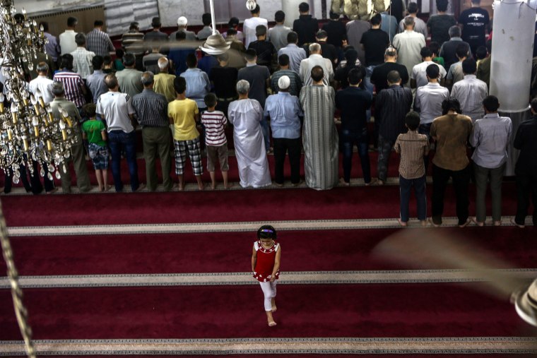 Tuesday in Pictures: Preparing for Iftar and More