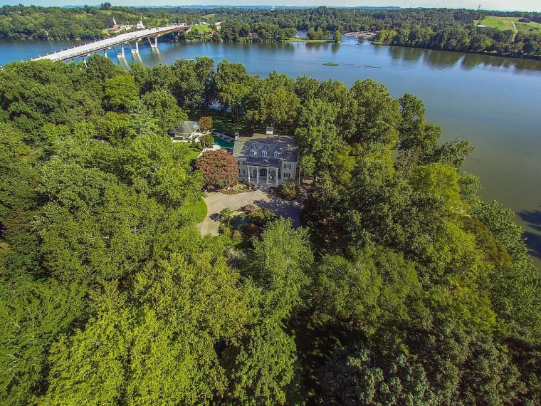 Reba McEntire is selling her Nashville home — see inside