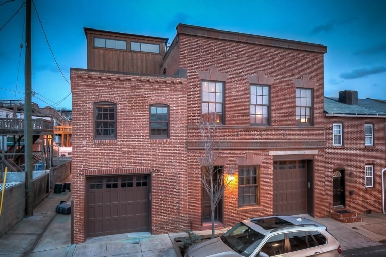 Micheal Phelps sells Baltimore townhouse — see inside!