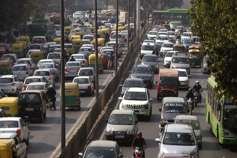 Indian Capital Starts Limiting Cars for 2 Weeks to Clear Air